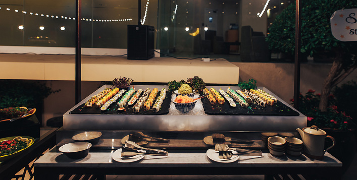 Grand Iftar Buffet at Radisson Blu Hotel Dubai Deira Creek From AED 89 ...